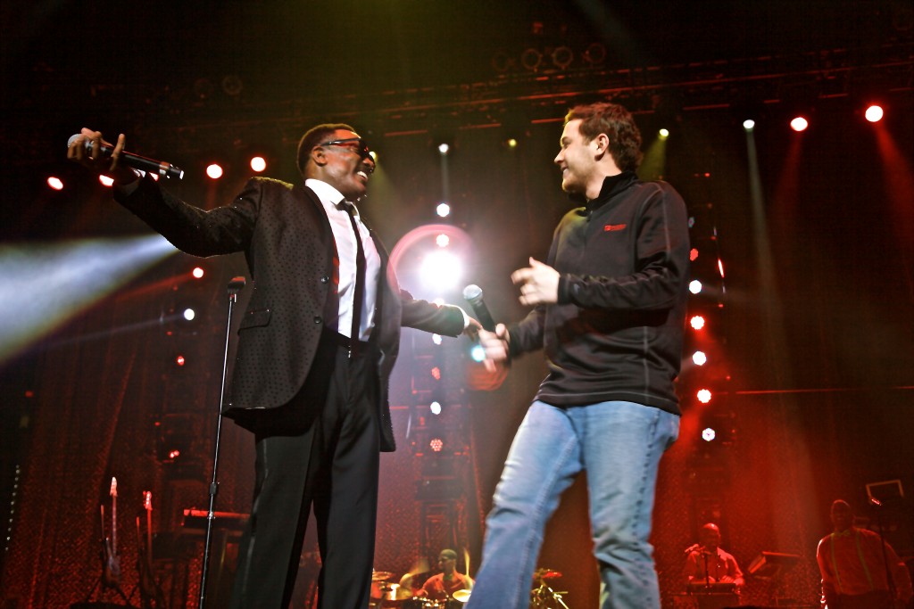 Watch Charlie Wilson & Country Singer Scotty McCreery Perform "Charlie ...